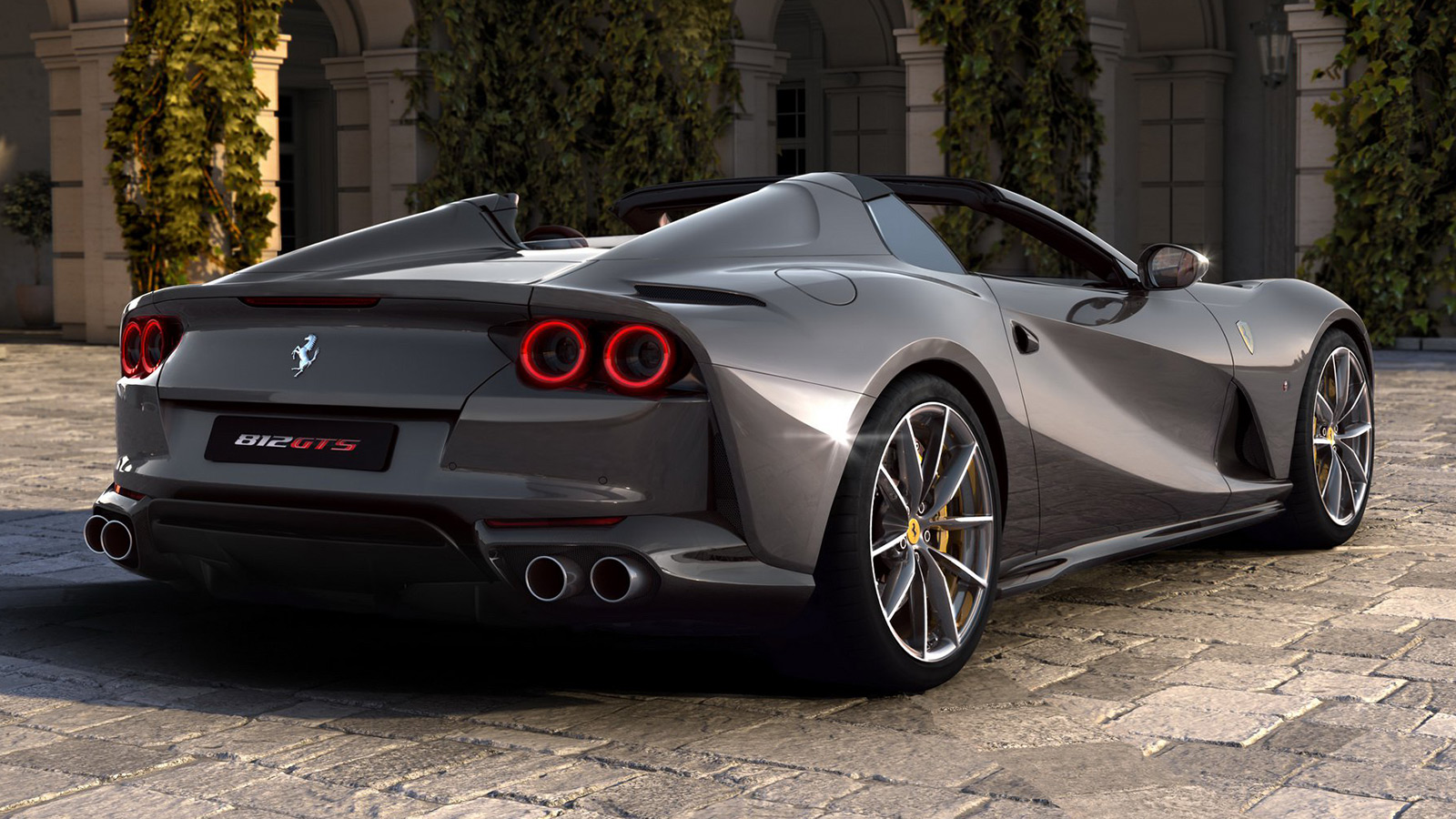 슈퍼패스트에서 뚜껑을 떼고 나타난 페라리 812 GTS - 임볼든(IMBOLDN)