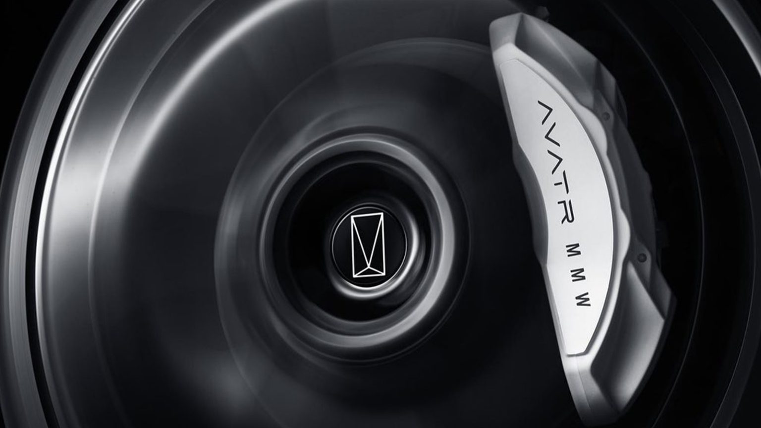 매튜 윌리엄스가 디자인한 ‘AVATR X MMW 011’ 리미티드 에디션 - 임볼든(IMBOLDN)