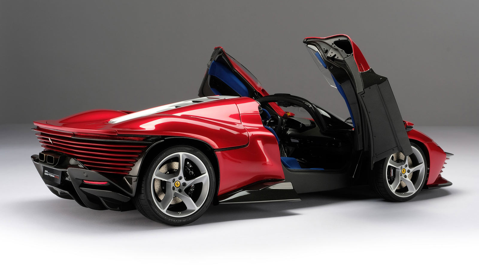 아말감 페라리 데이토나 SP3 리미티드 에디션 1:8 스케일 모델 - 임볼든(IMBOLDN)